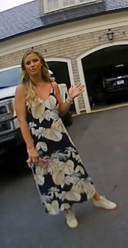 PHOTO Lindsay Shiver In A Dress