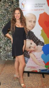 PHOTO Noelle Dunphy Making Extremely Sexy Tender Pose In Front Of NYC ...