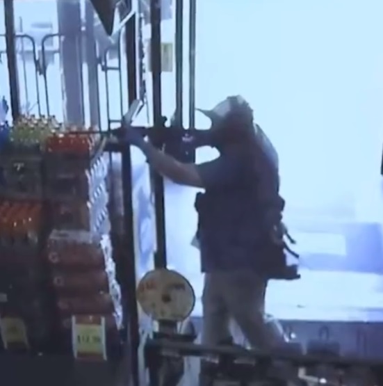 PHOTO Ryan Palmeter Was Wearing Ballistics Vest Thick Gloves And Mask ...