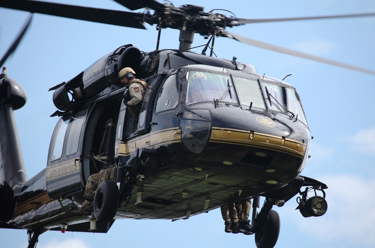 PHOTO BORTAC Agents And Blackhawk Helicopters Joining Danelo Cavalcante ...