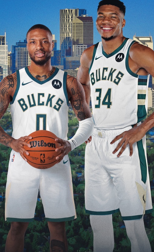 PHOTO Damian Lillard In A Milwaukee Bucks Jersey With Giannis