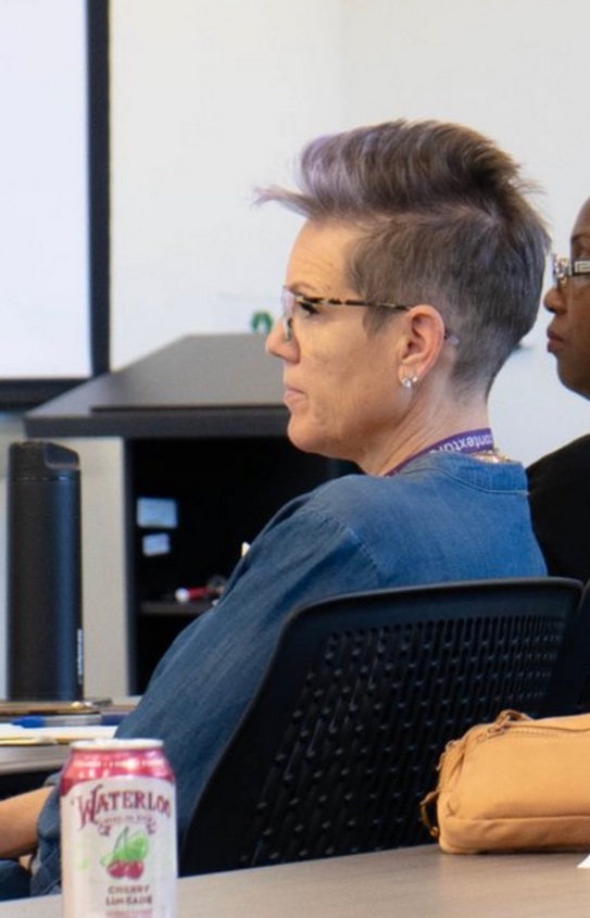 PHOTO Katie Hobbs Got A Haircut And Was Out In Public