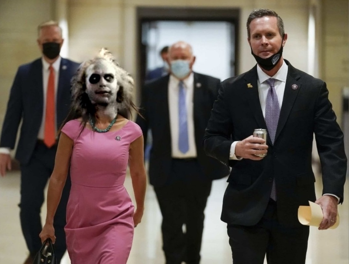 PHOTO Lauren Boebert Wearing A Halloween Mask While Being Escorted Out ...