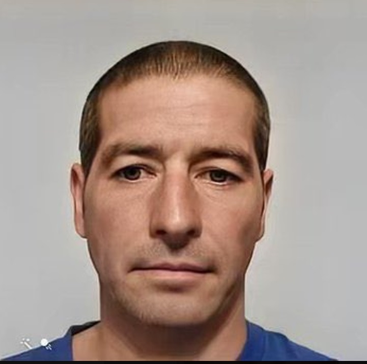 PHOTO Robert Card Looks Like A Dude Who Would Spend His Life In A ...