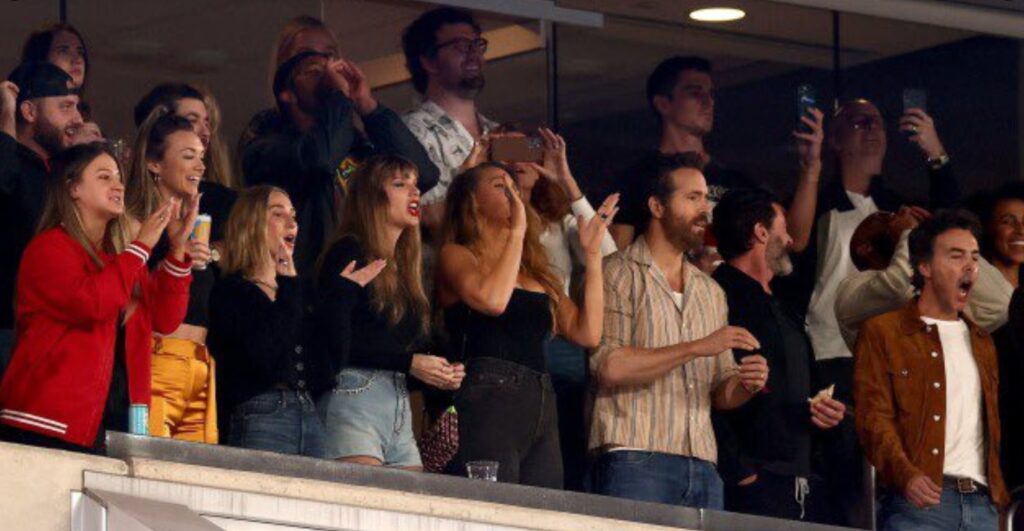 PHOTO Taylor Swift Brought An Iconic Group Of Celebs With Her For ...