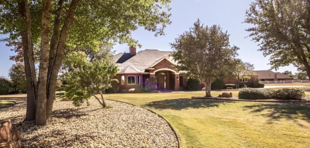 PHOTO Bob Knight's Lubbock Texas House Was On 3 Acres