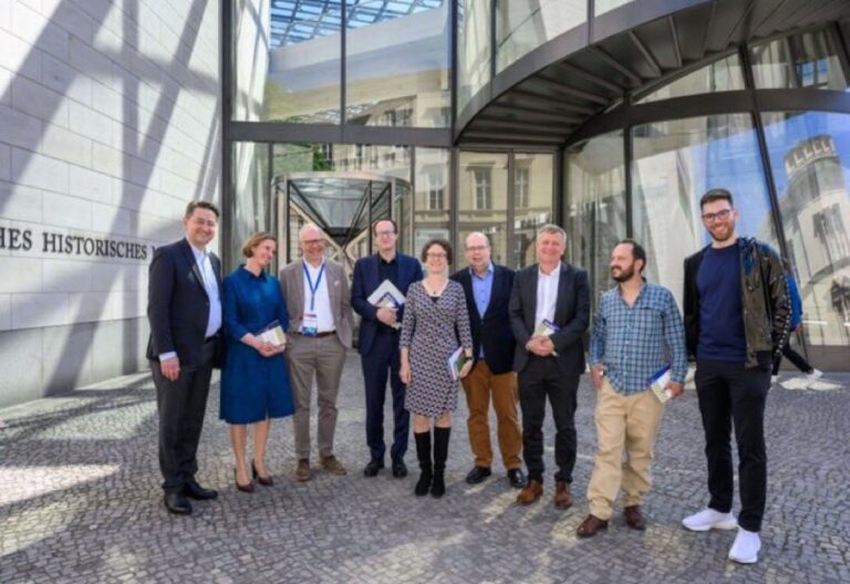 PHOTO Georg Gauger With His Colleagues From The German Government