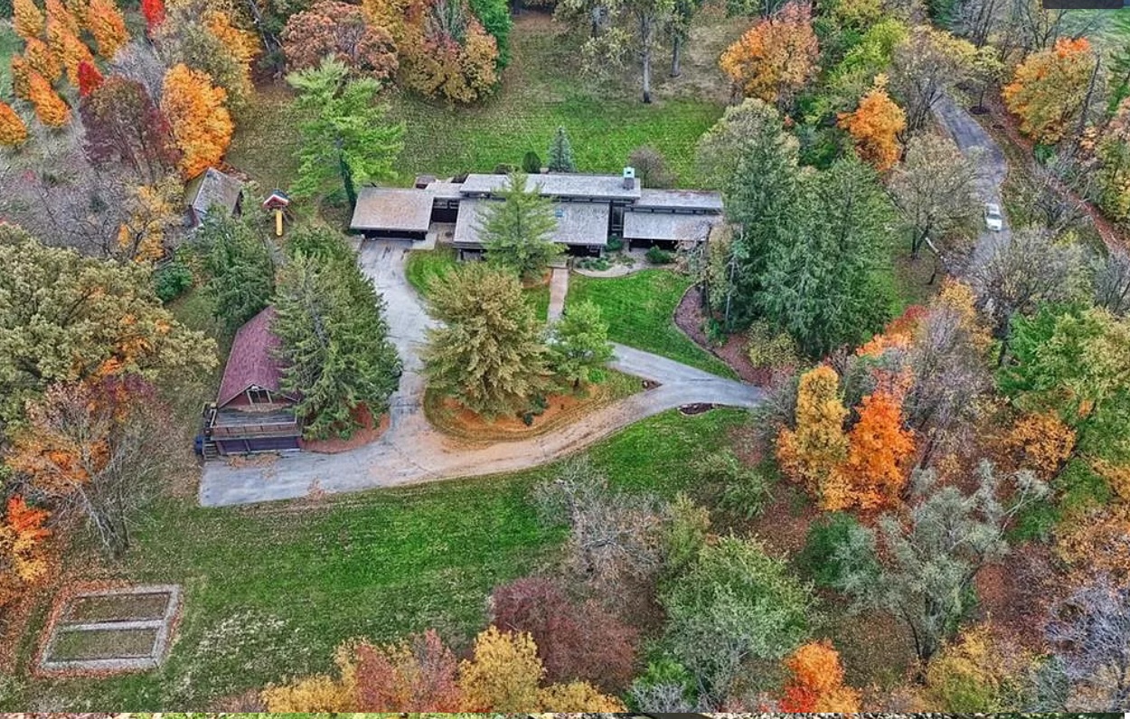 PHOTO Aerial View Of Jim Irsay's 9K Square Foot Mansion In Secluded ...
