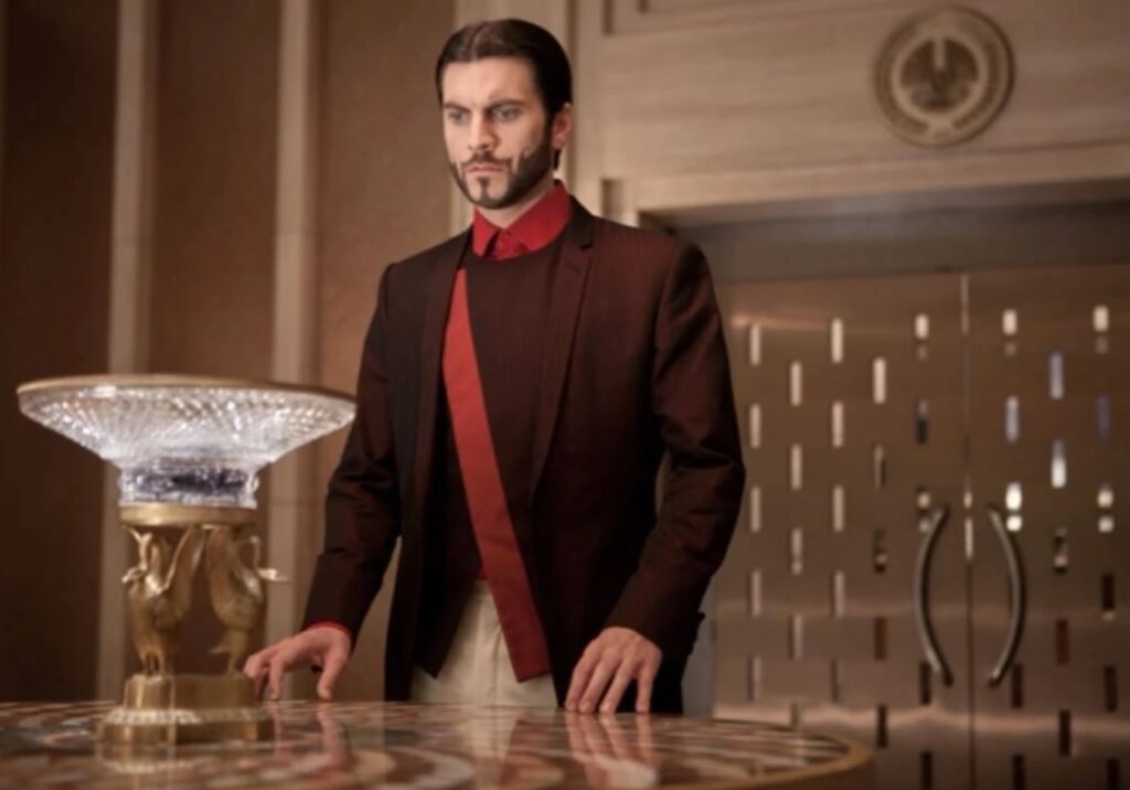 PHOTO Jo Koy Walking Backstage At The End Of The Night After Golden ...