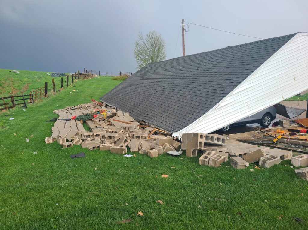 PHOTO Houses From The Roofs Down Completely Collapsed In Salem Iowa