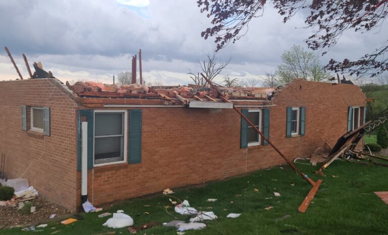 PHOTO Houses From The Roofs Down Completely Collapsed In Salem Iowa