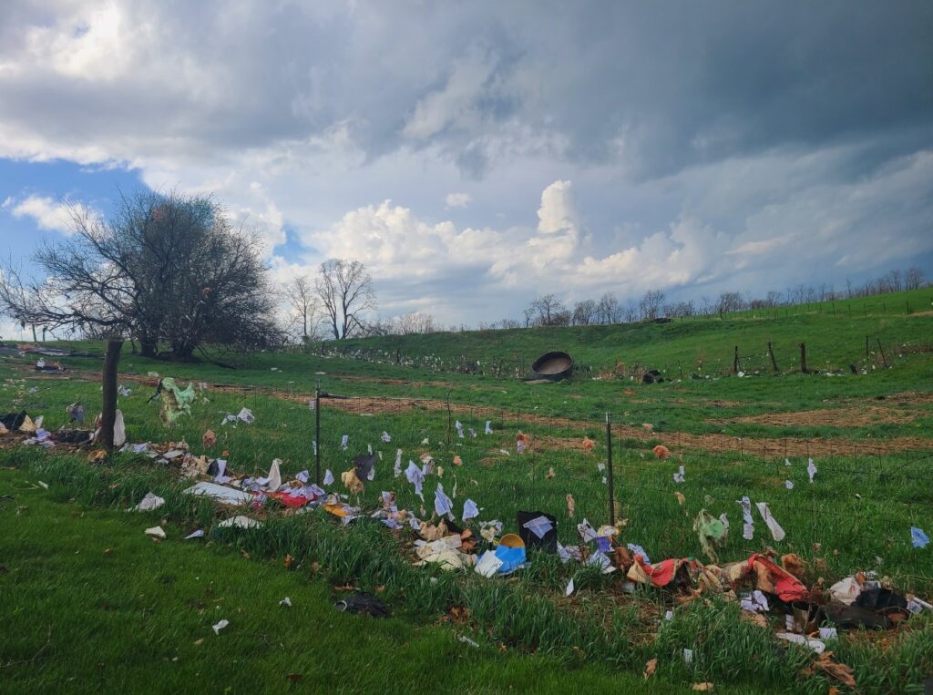 PHOTO Houses From The Roofs Down Completely Collapsed In Salem Iowa