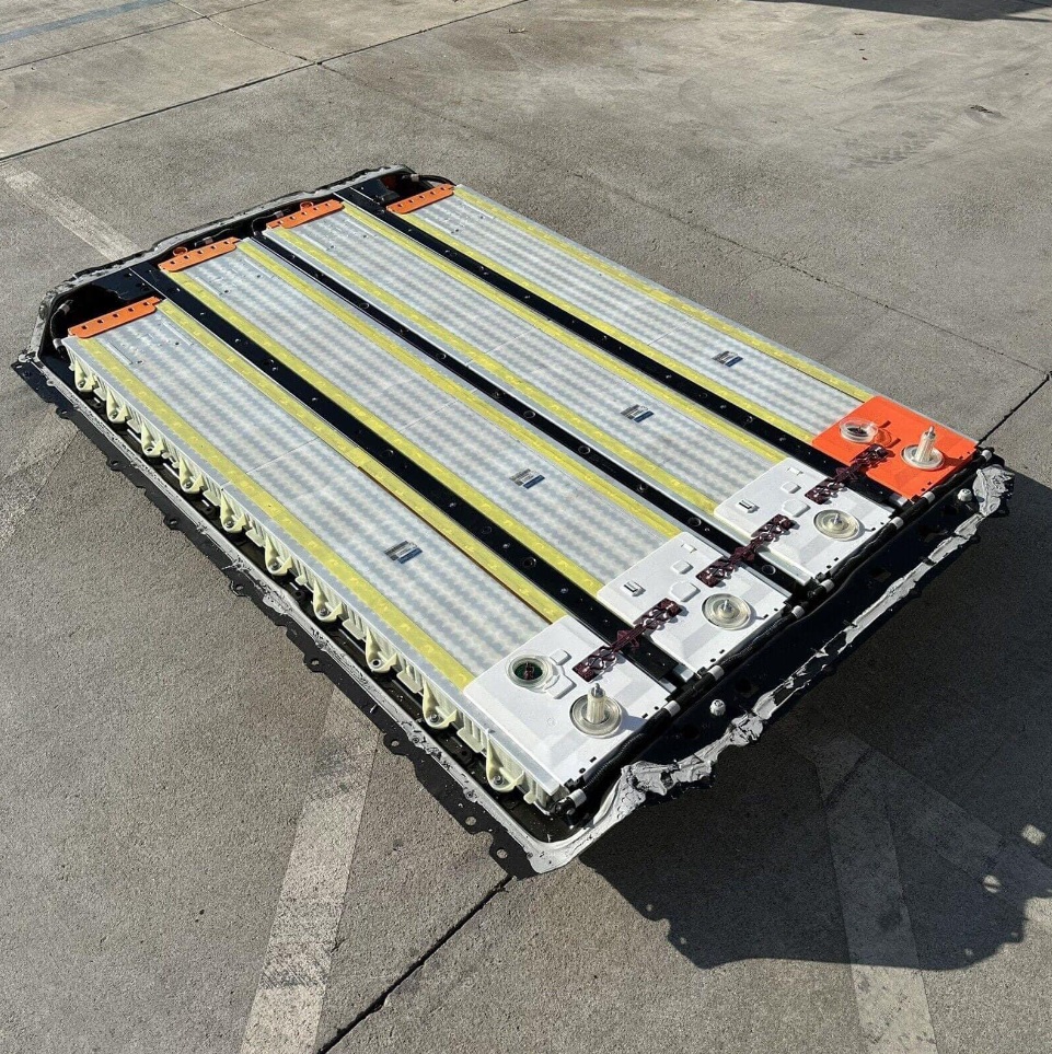 PHOTO Tesla Model Y Battery Takes Up All Of The Space Under Passenger ...