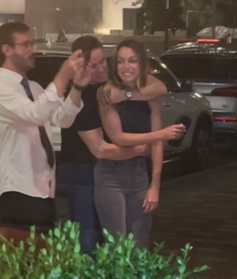 PHOTO Karen Read's Attorney Hugging Her And Getting Really Intimate ...