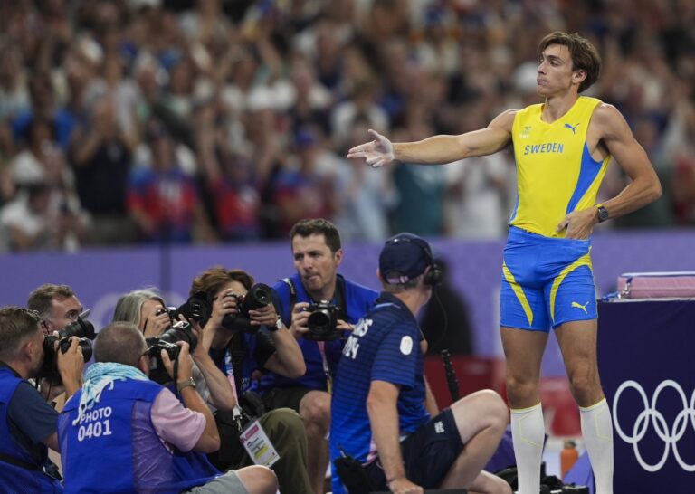 PHOTO Mondo Duplantis Doing The Yusuf Dikec Pose