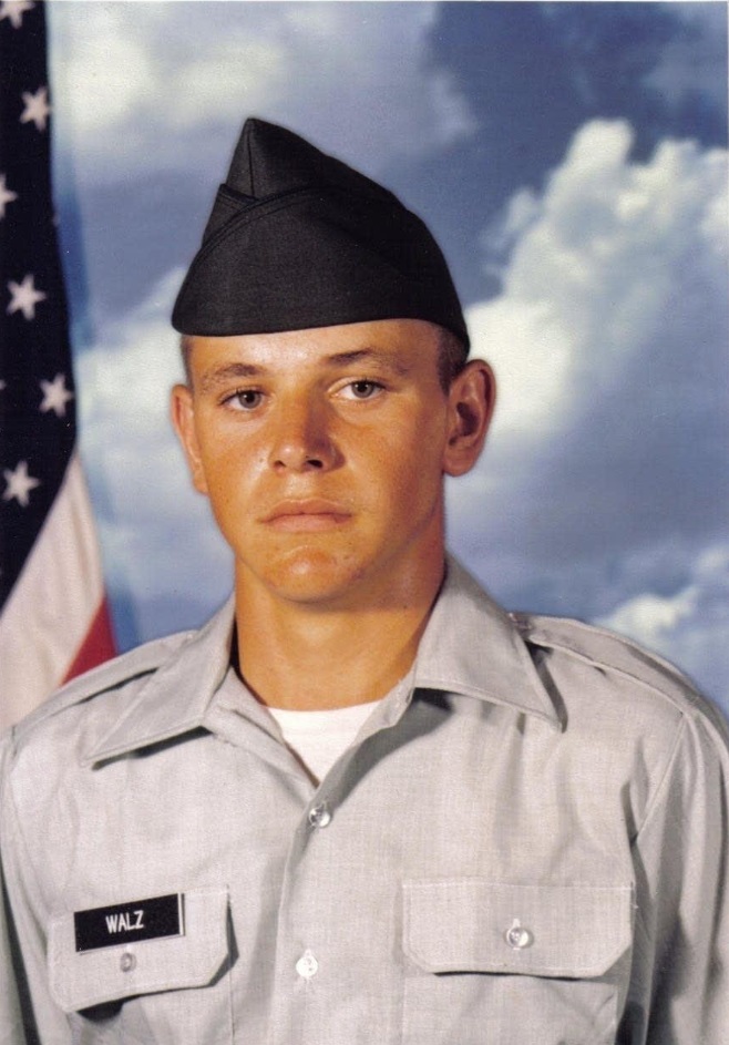 PHOTO Tim Walz In Uniform For The United States Marine Corps