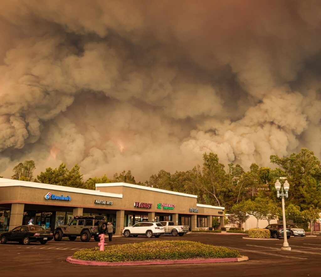 PHOTO Of Airport Fire From Strip Shopping Center In Rancho Santa Margarita