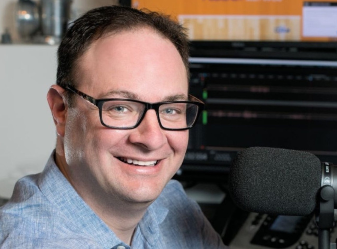 PHOTO Of The Office Adrian Wojnarowski Was Sleeping In On The Regular