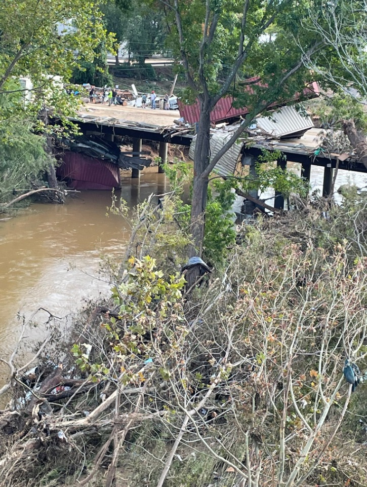 PHOTO Breathtaking Picture Of Walgreens Still Standing But Uhaul Center ...