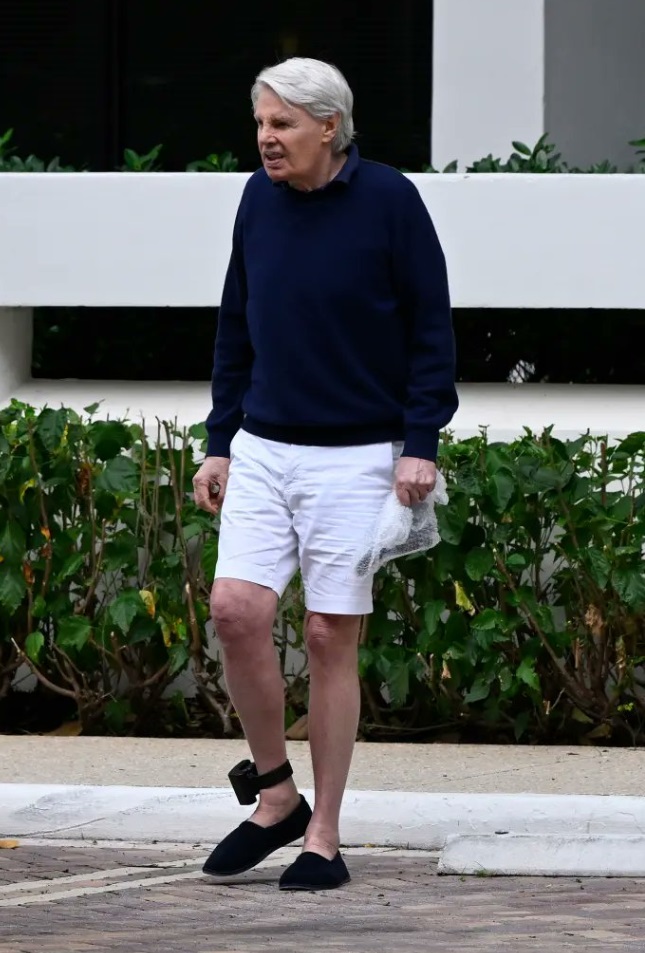 PHOTO Mike Jeffries Walking Around His Town With Ankle Monitoring On ...