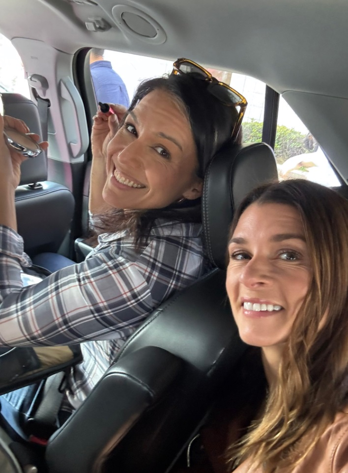 PHOTO Tulsi Gabbard Looking So Hot Doing Her Own Makeup In The Car On ...