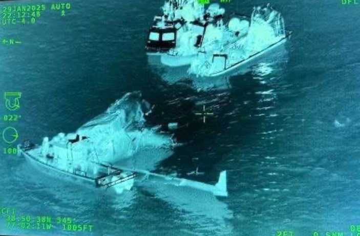 PHOTO Black Hawk Helicopter Is Upside-Down At The Bottom Of The Potomic ...