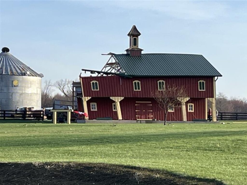 PHOTO Barn On IN-10 Highway Between Culver And Argos Indiana Damaged By ...