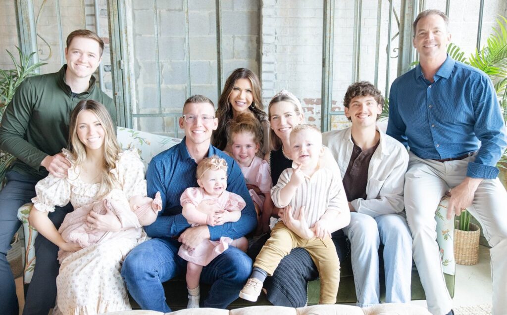 PHOTO Kristi Noem's Entire Family Easter Picture Together On Sunday