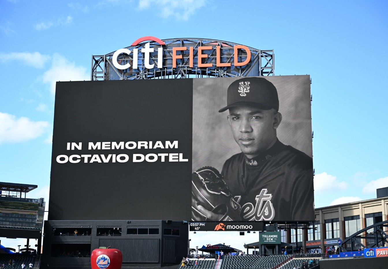 PHOTO Mets Honored Octavio Dotel At Citi Field On Tuesday