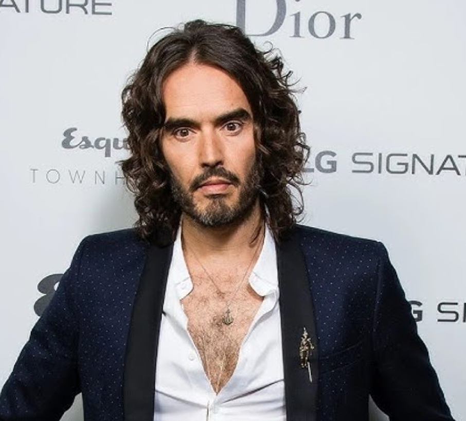 PHOTO Russel Brand Definitely Shows Off Chest Hair With Unbuttoned ...
