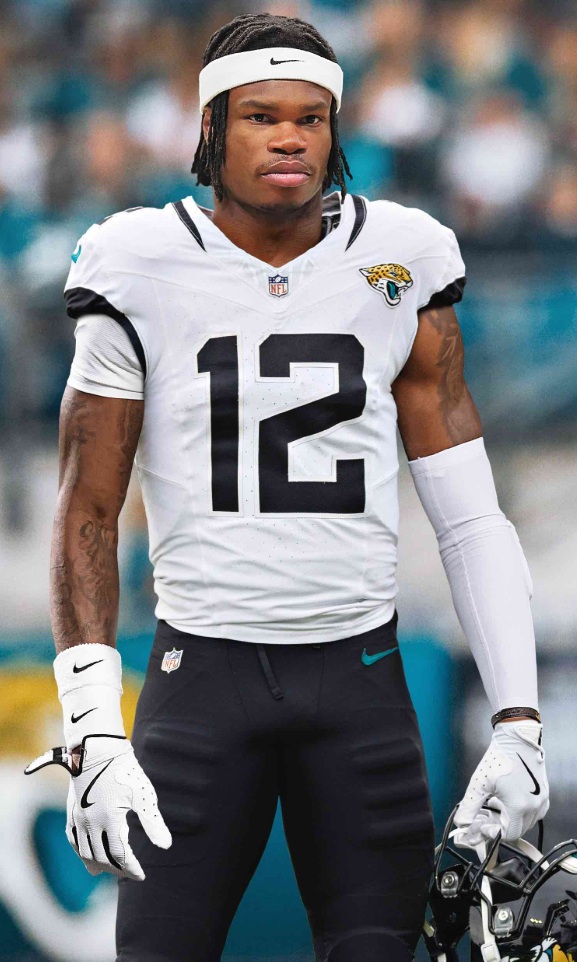 PHOTO Travis Hunter In A Jacksonville Jaguars Uniform