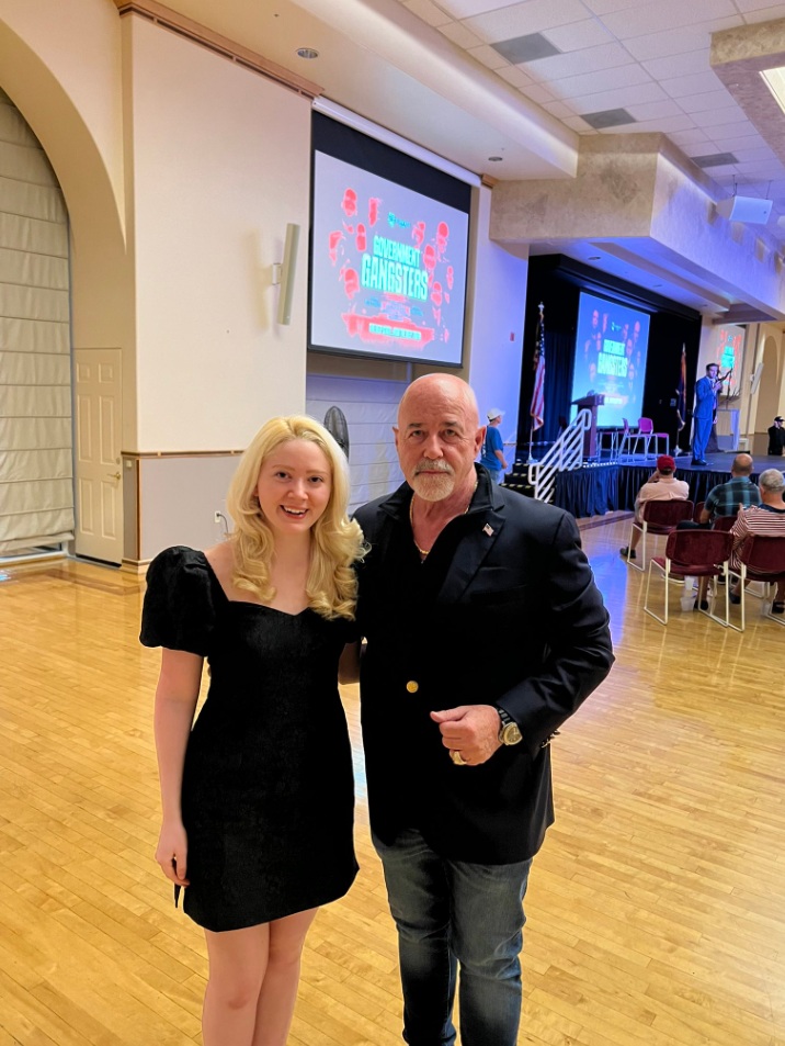 PHOTO Jayne Zirkle With Bernie Kerik