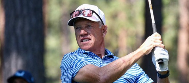 PHOTO Jeff Sperbeck Golfing With John Elway