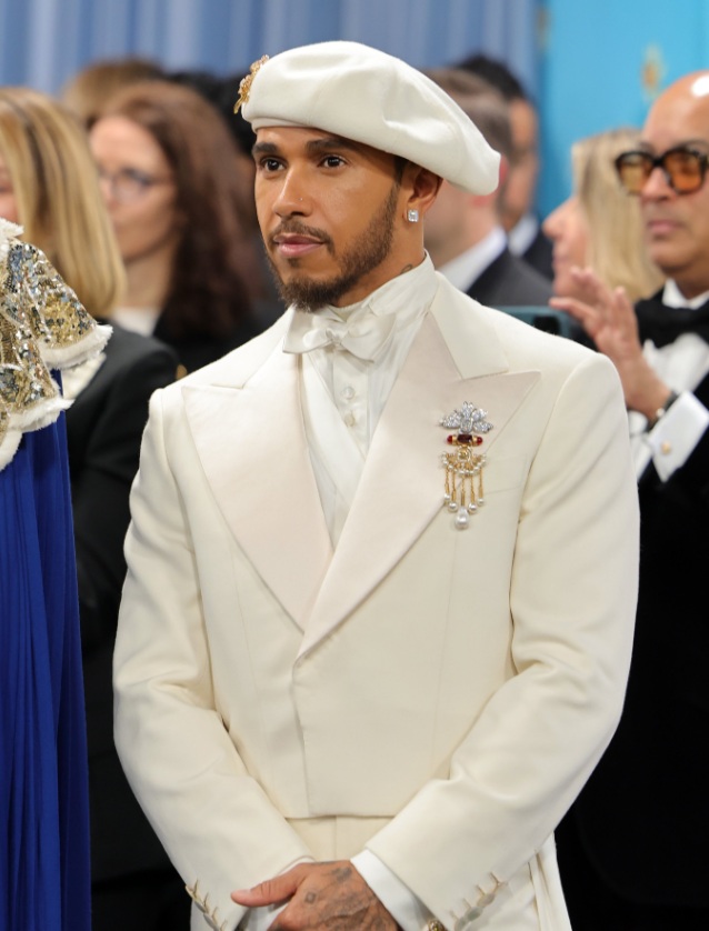 PHOTO Lewis Hamilton Met Gala Co-Chair Wearing Pure White Suit