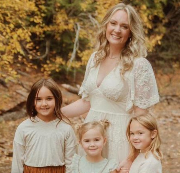 PHOTO Travis Decker's Wife Smiling With Their 3 Kids