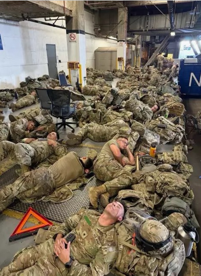 PHOTO US Troops Sleeping On The Ground Next To Each Other In Los ...