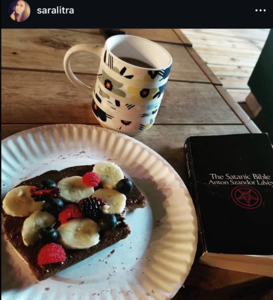 PHOTO Wess Roley Reading The Satanic Bible While Eating Fruit Cake For ...