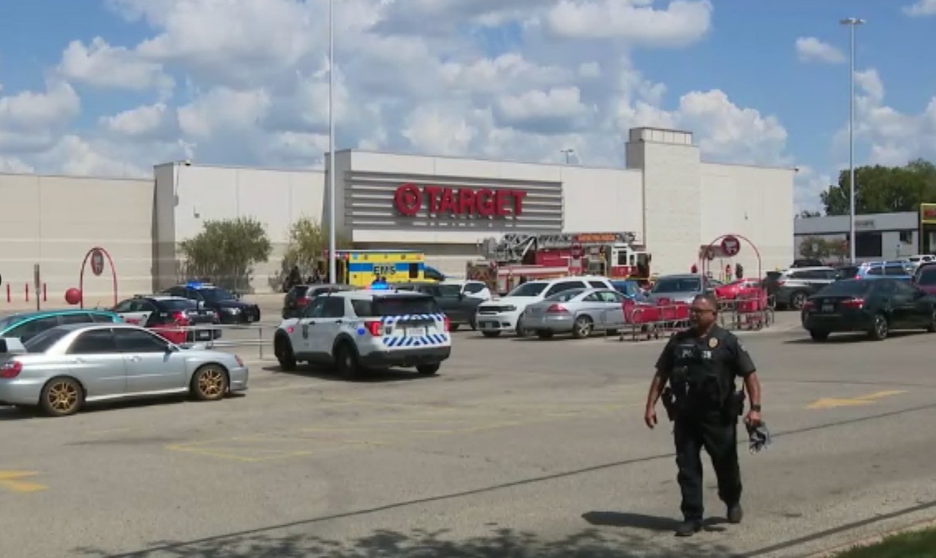 PHOTO Heavily Armed Law Enforcement Securing Perimeter Of Target After ...