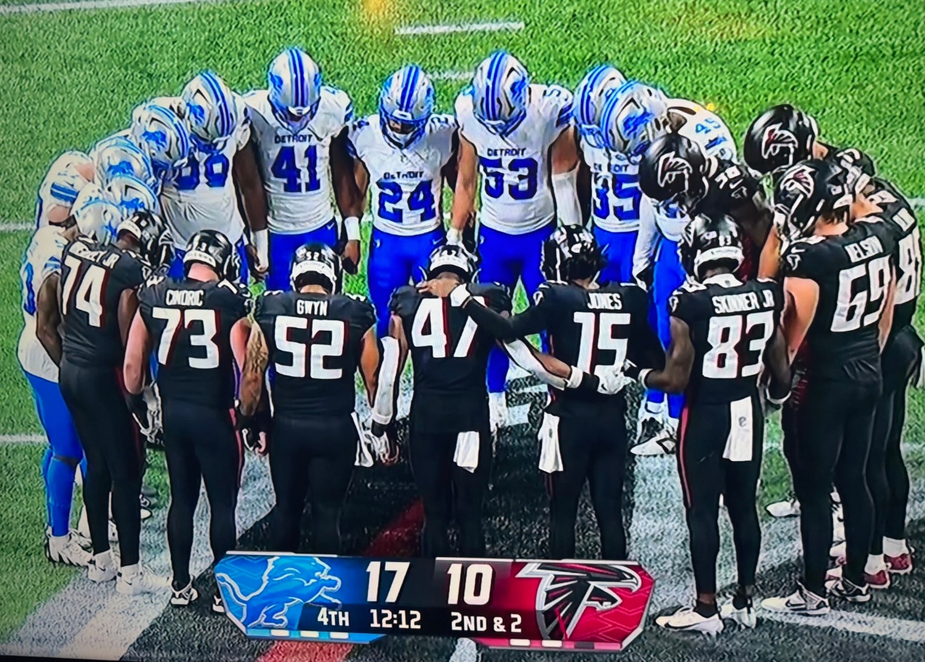 PHOTO Players Huddling In Prayer After Morice Norris Injury In Lions ...