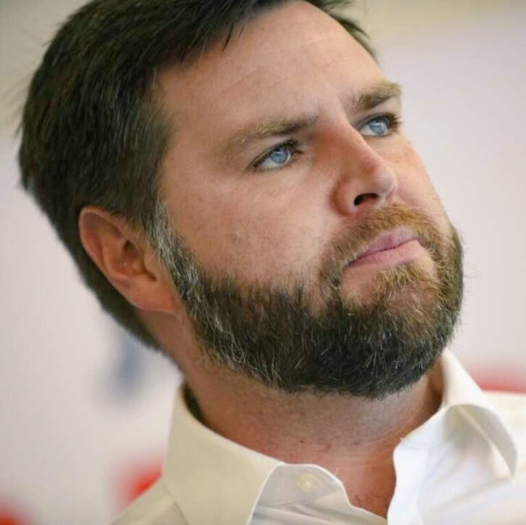 PHOTO JD Vance Has A Fat Face