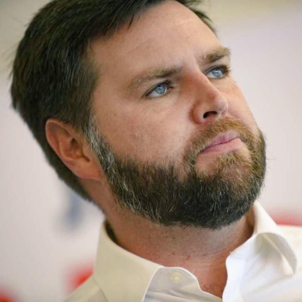 PHOTO JD Vance Has A Fat Face