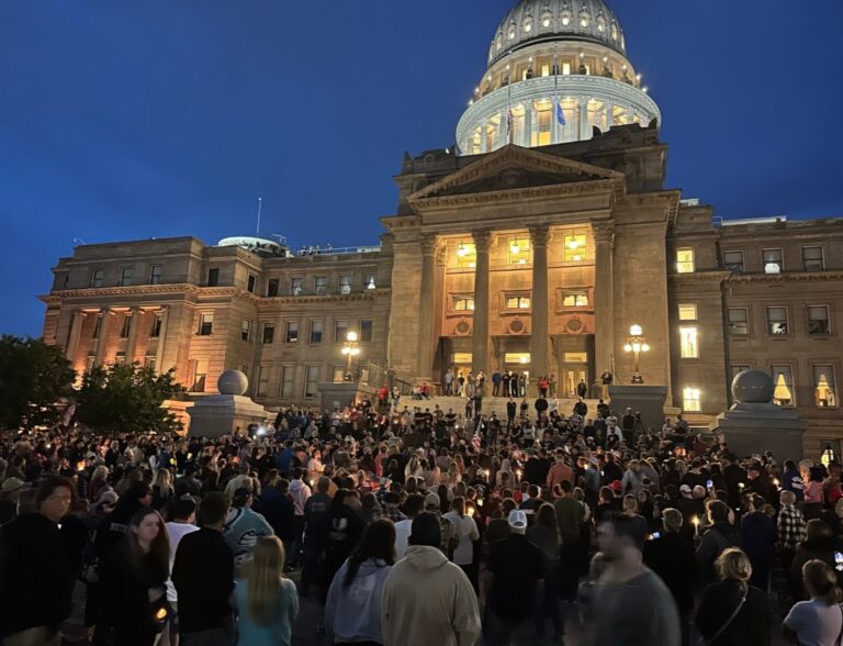 PHOTO Large Vigil Held For Charlie Kirk In Washington DC