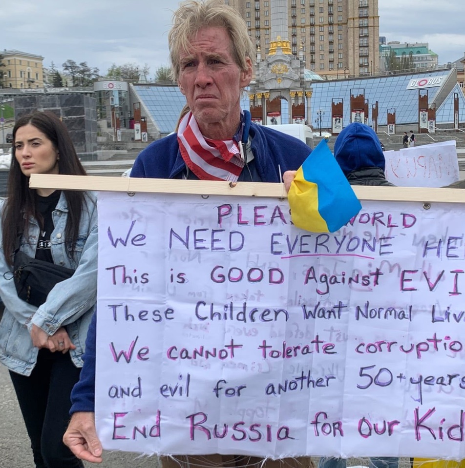 PHOTO Ryan Routh Holding Protest Sign That Says End Russia While In Ukraine