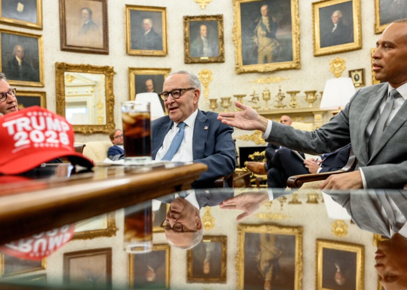PHOTO Trump 2028 Hats On Resolute Desk During Trump's Oval Office ...