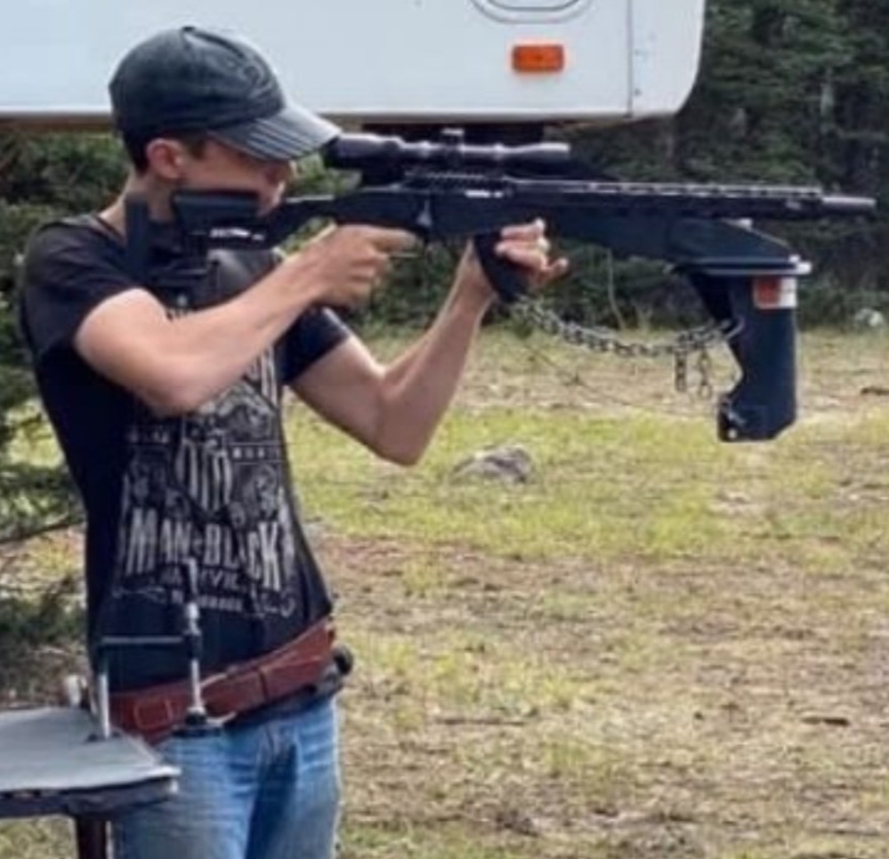 PHOTO Tyler Robinson With His Younger Brother Austin Who Likes To Shoot ...