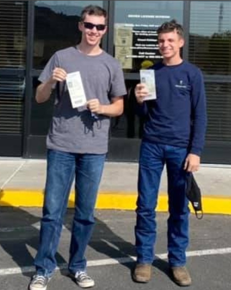 PHOTO Tyler Robinson With His Younger Brother Austin Who Likes To Shoot ...