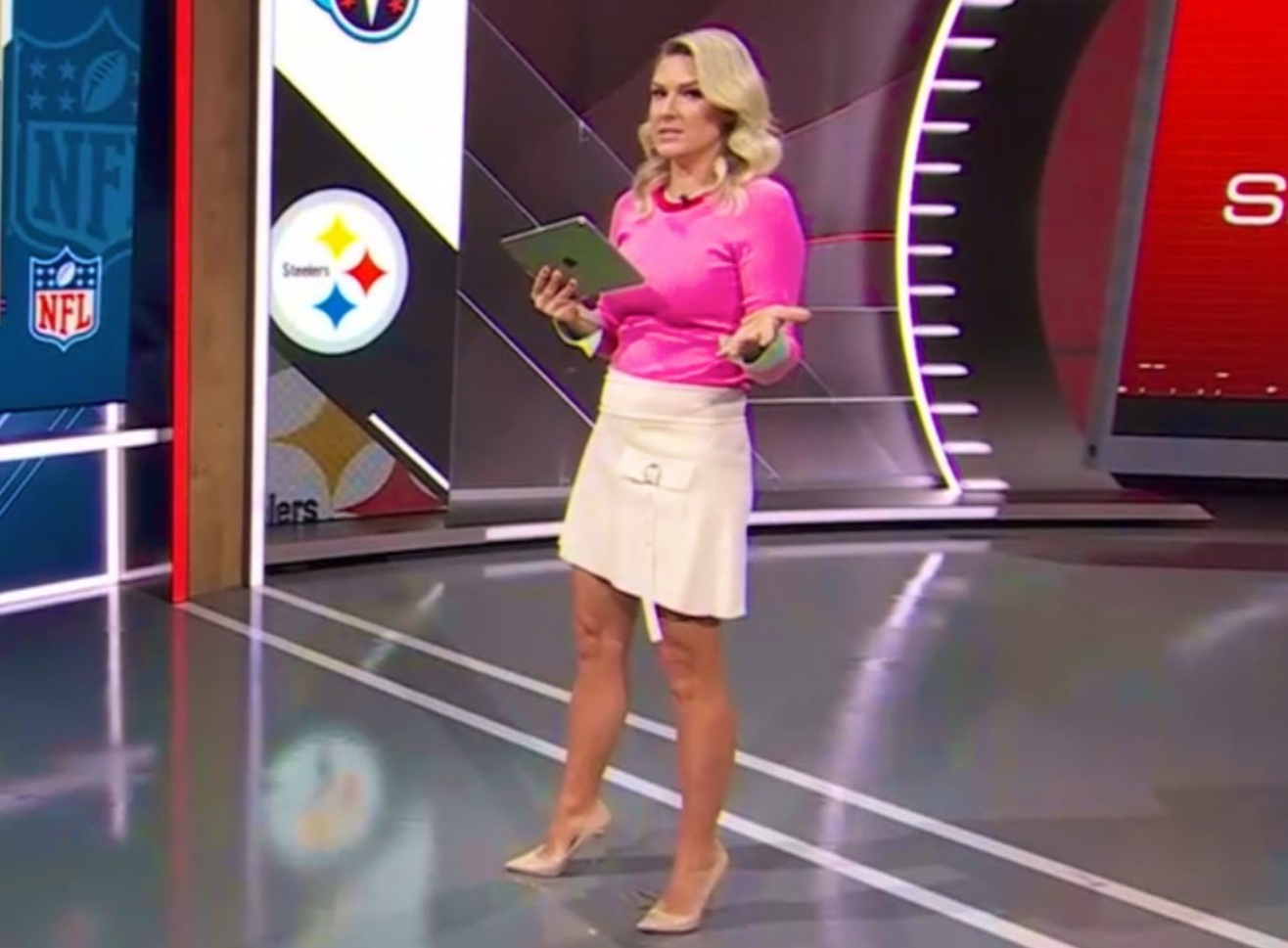 PHOTO Shae Cornette Has Legs For Days