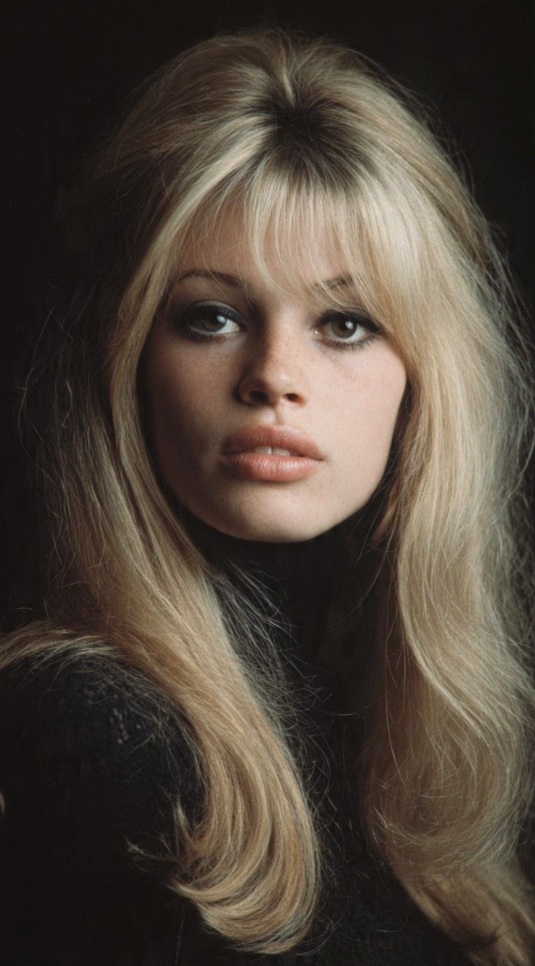 PHOTO Brigitte Bardot Used Lip Filler