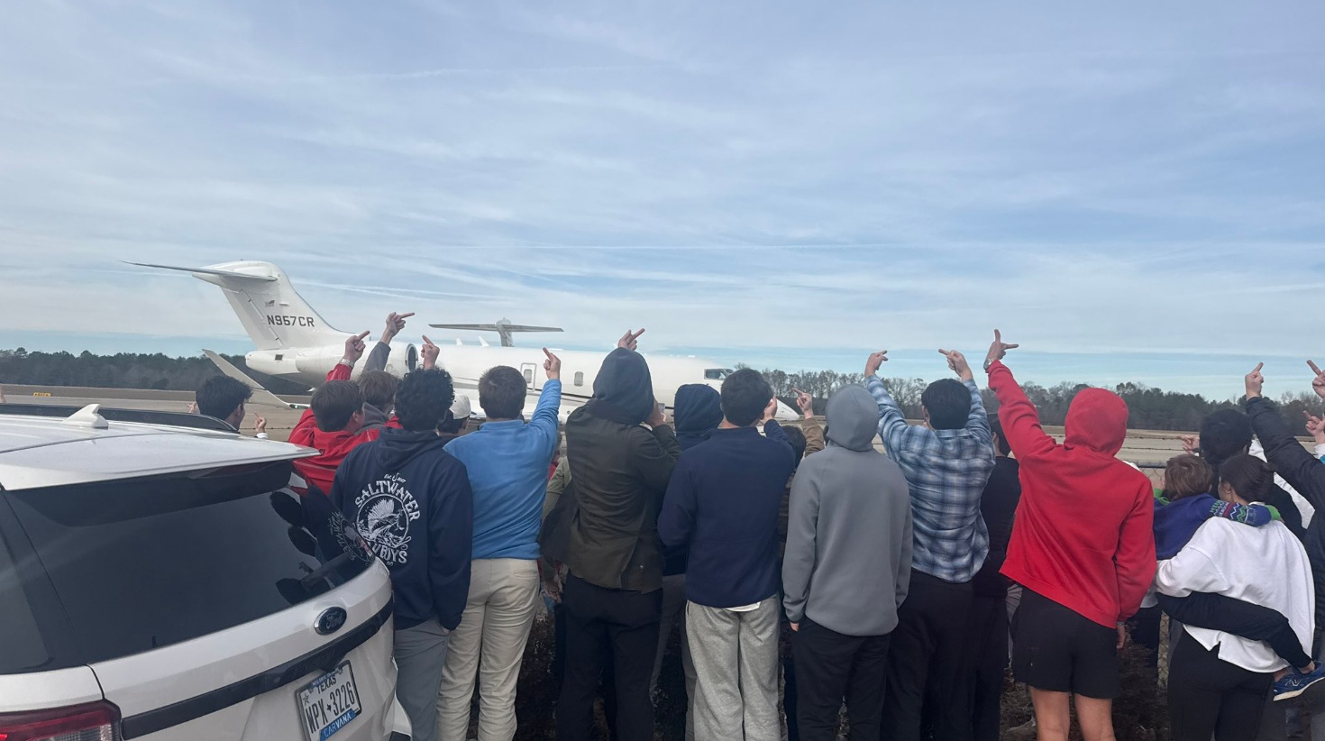 PHOTO Ole Miss Bros Flipping Lane Kiffin Off As He Departs Oxford For ...