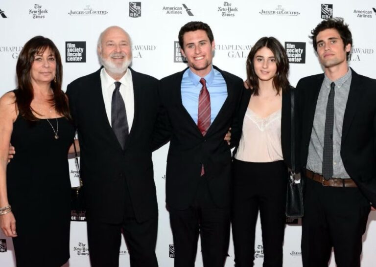 PHOTO Rob Reiner's Daughter Really Stands Out In Family Picture For How ...